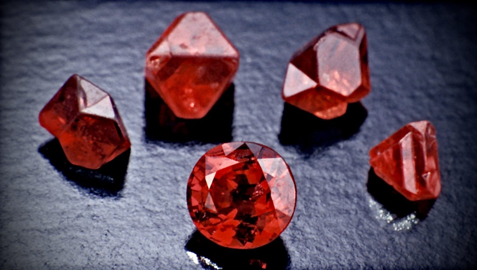 Spinelle : une pierre fine de plus en plus populaire - Mediam Suisse